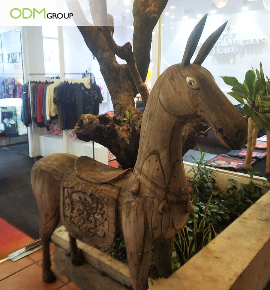 5 Reasons This Unique Wooden Retail Display Caught My Eye!