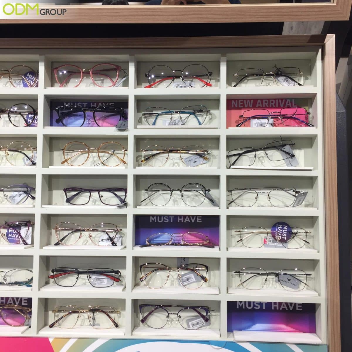 4 Engaging Features of Eyewear Displays in Singapore